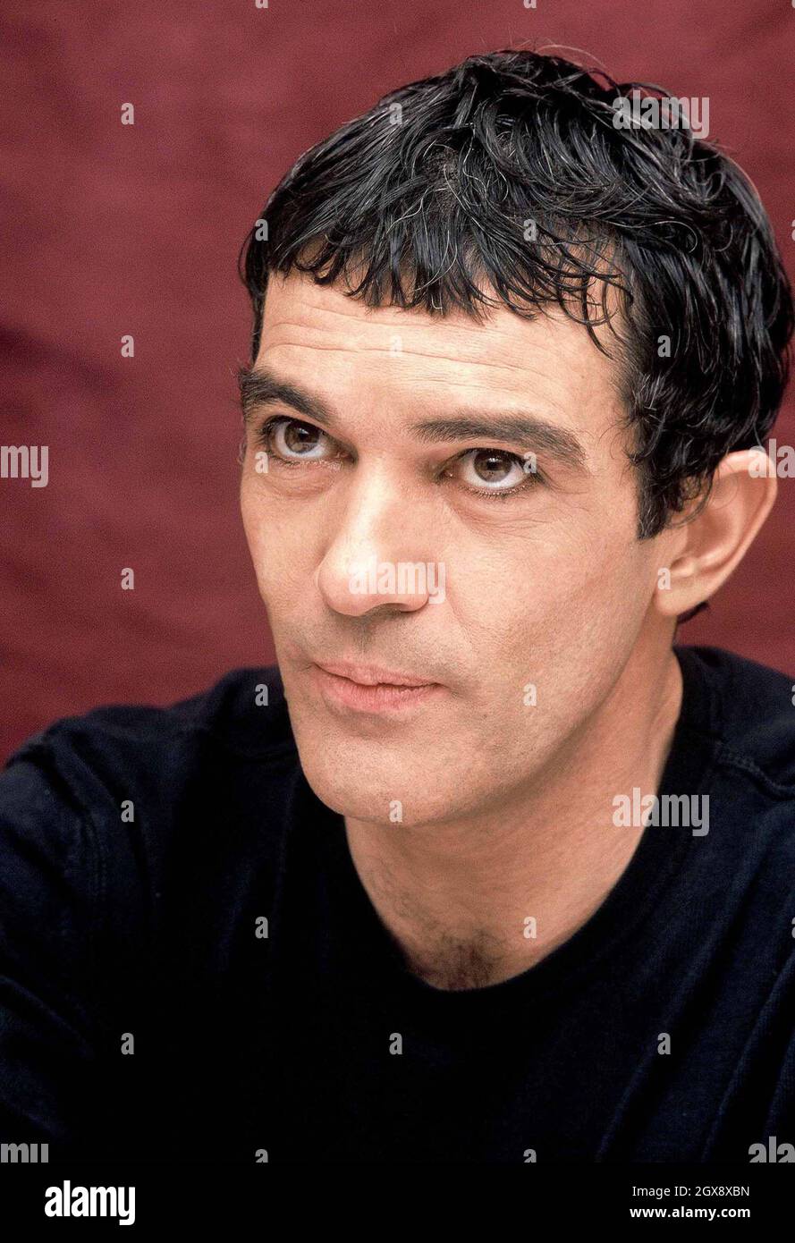 ANTONIO BANDERAS poses for a studio shot Stock Photo - Alamy