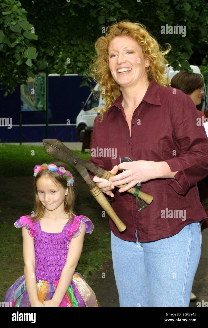 Charlie dimmock garden hi-res stock photography and images - Alamy