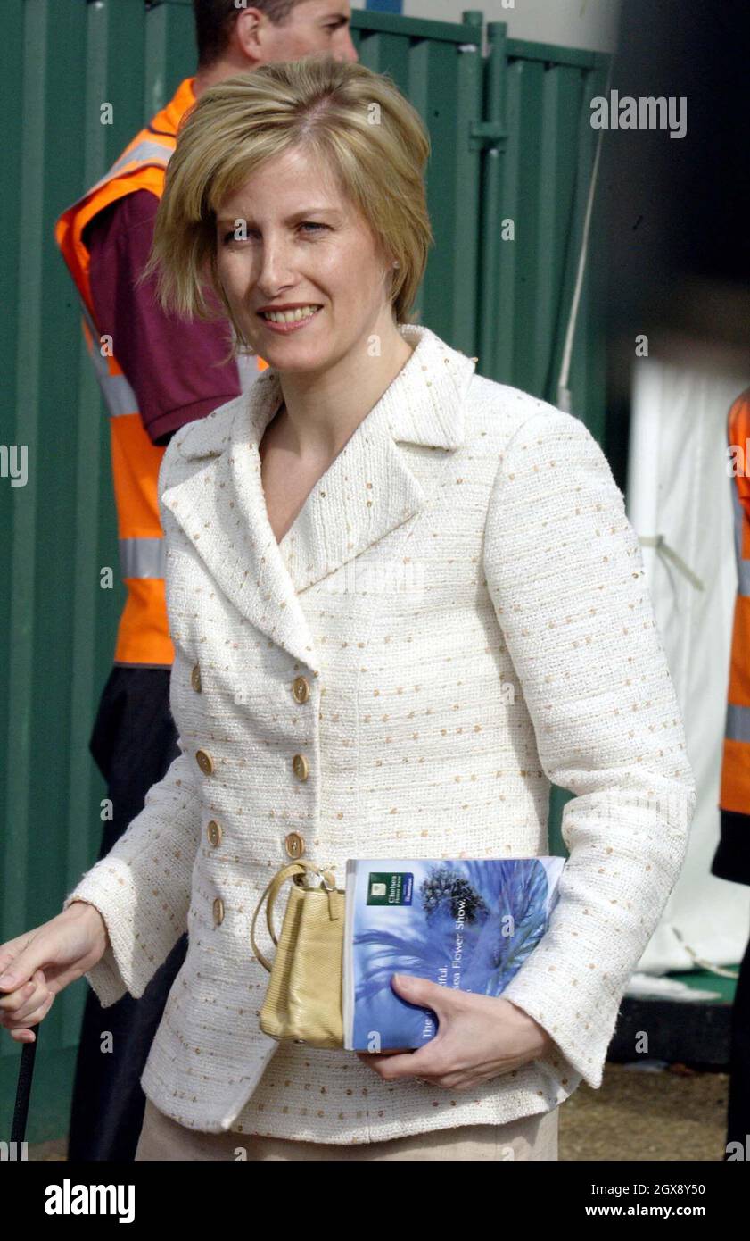 The countess of wessex at the chelsea flower show hi-res stock ...