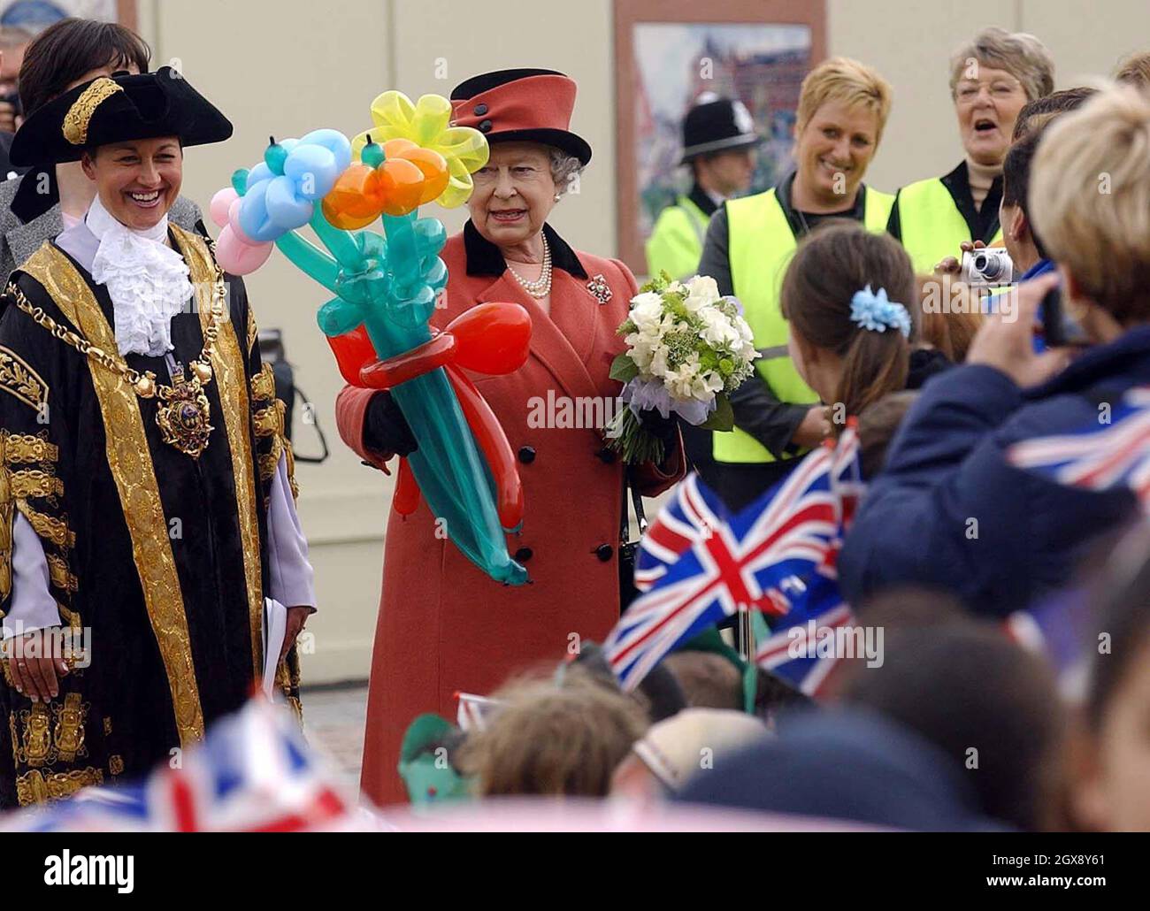 The Queen is given a bunch of balloons during her walkabout in ...