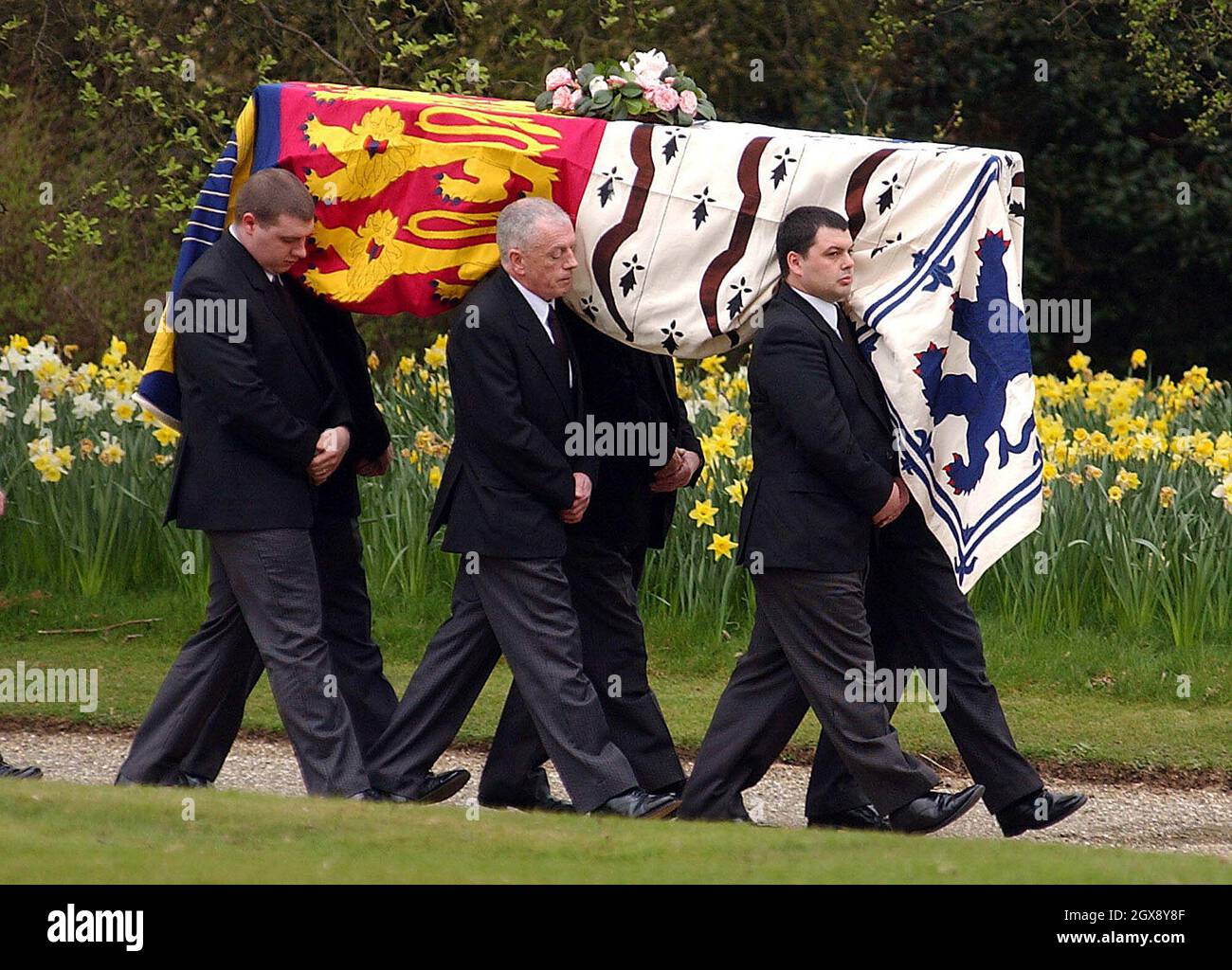 Queen mother coffin windsor lodge hi-res stock photography and images - Alamy