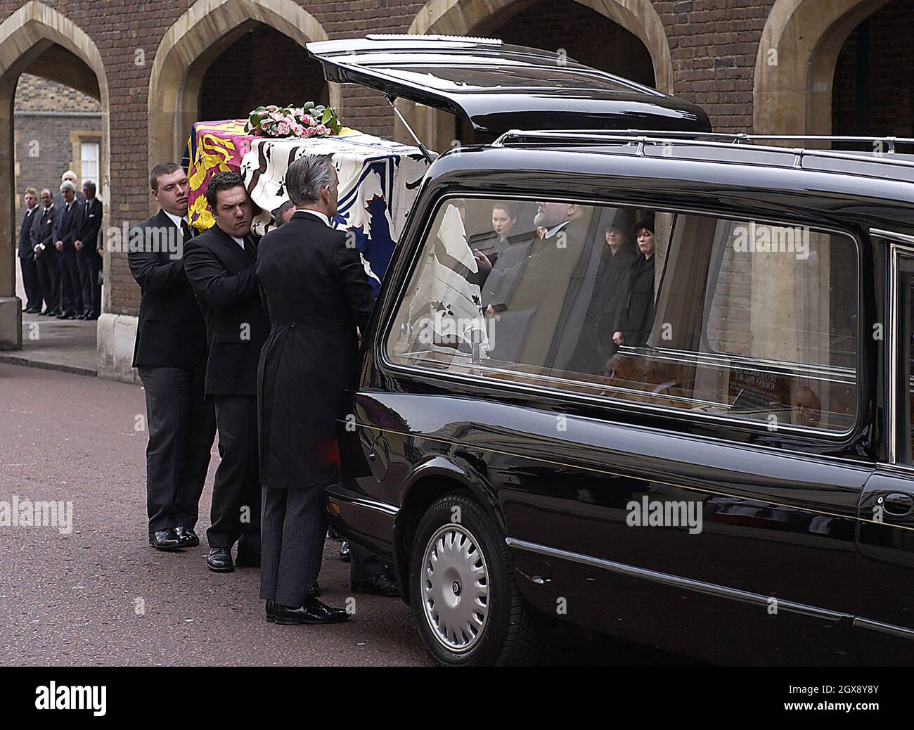 The Queen Mothers coffin arriving at St James Chapel Deans Residence ...