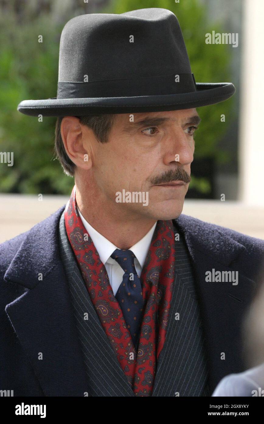 Jeremy Iron and ANNETTE BENING FILMING BEING JULIA A MOVIE BASED ON W ...