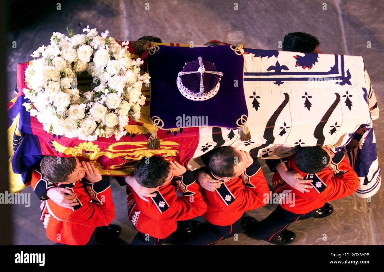 The Queen Mother's coffin laying in state in Westminster Abbey, London ...