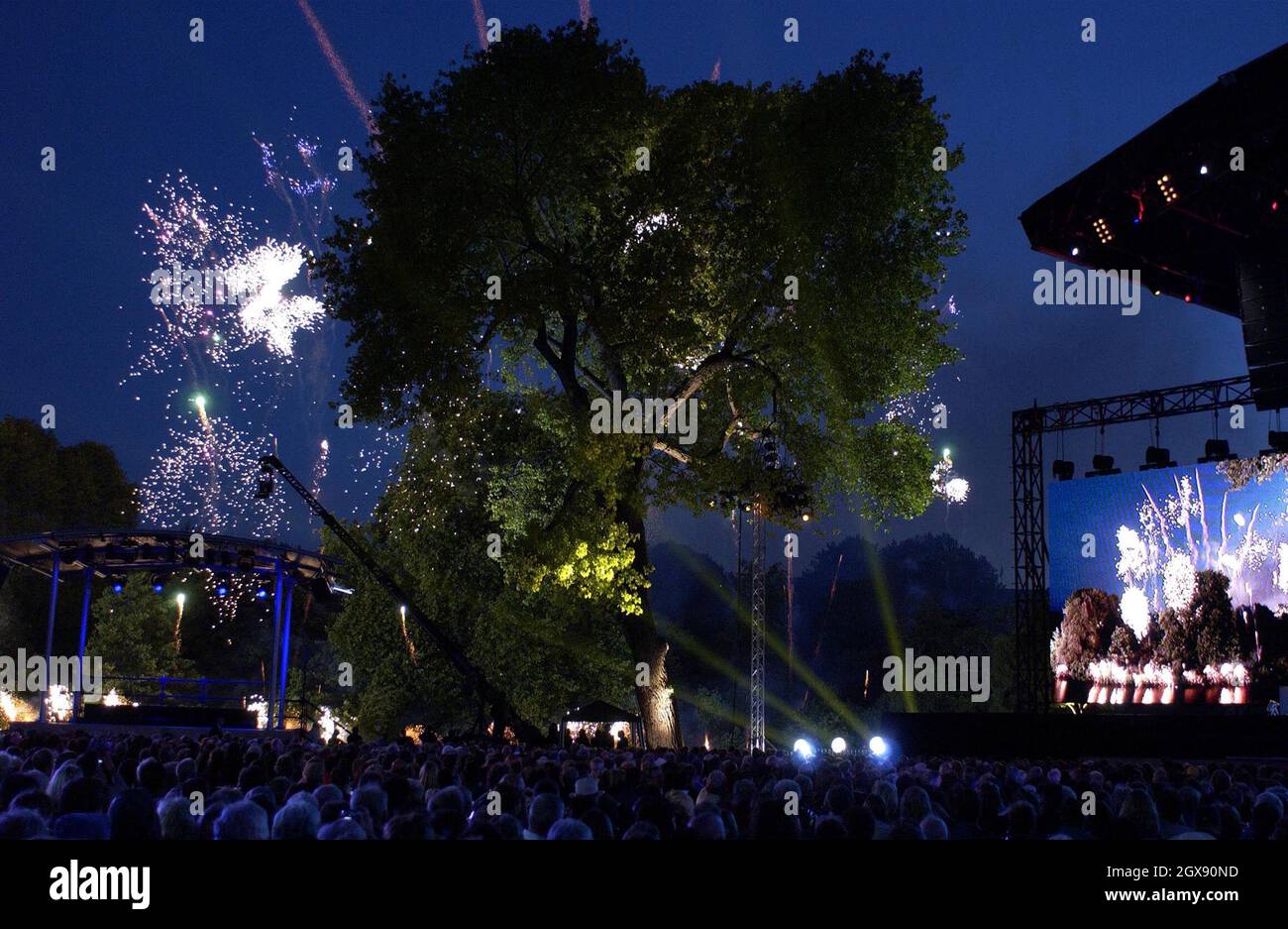 Classical concert fireworks hi-res stock photography and images - Alamy