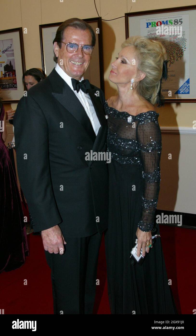 Roger Moore and wife at the World Premiere of the James Bond film Die ...