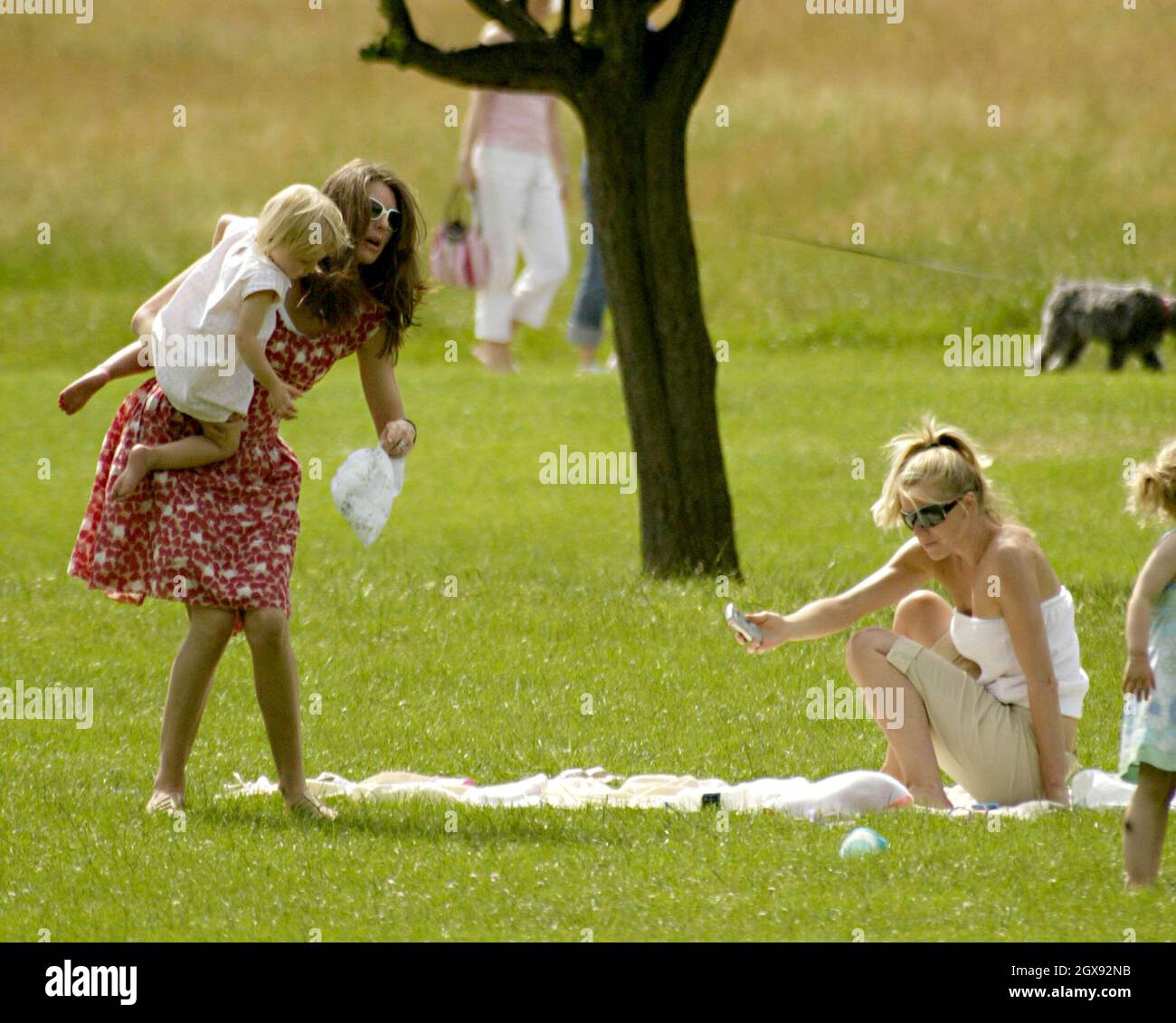 Jools Oliver pictured relaxing on Primrose Hill with friends and her ...