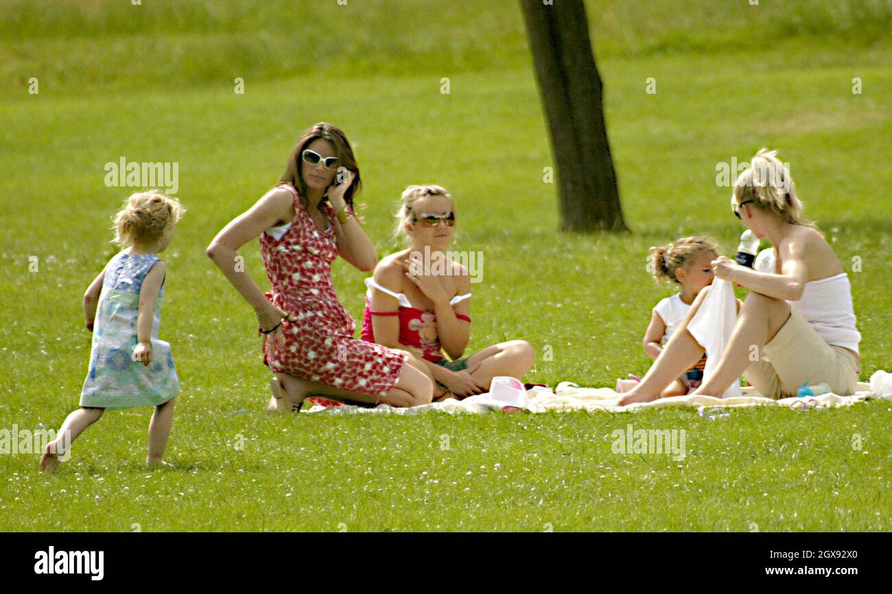 Jools Oliver pictured relaxing on Primrose Hill with friends and her ...