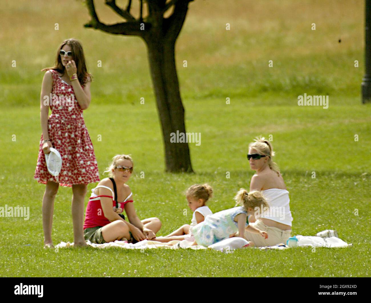 Jools Oliver pictured relaxing on Primrose Hill with friends and her ...
