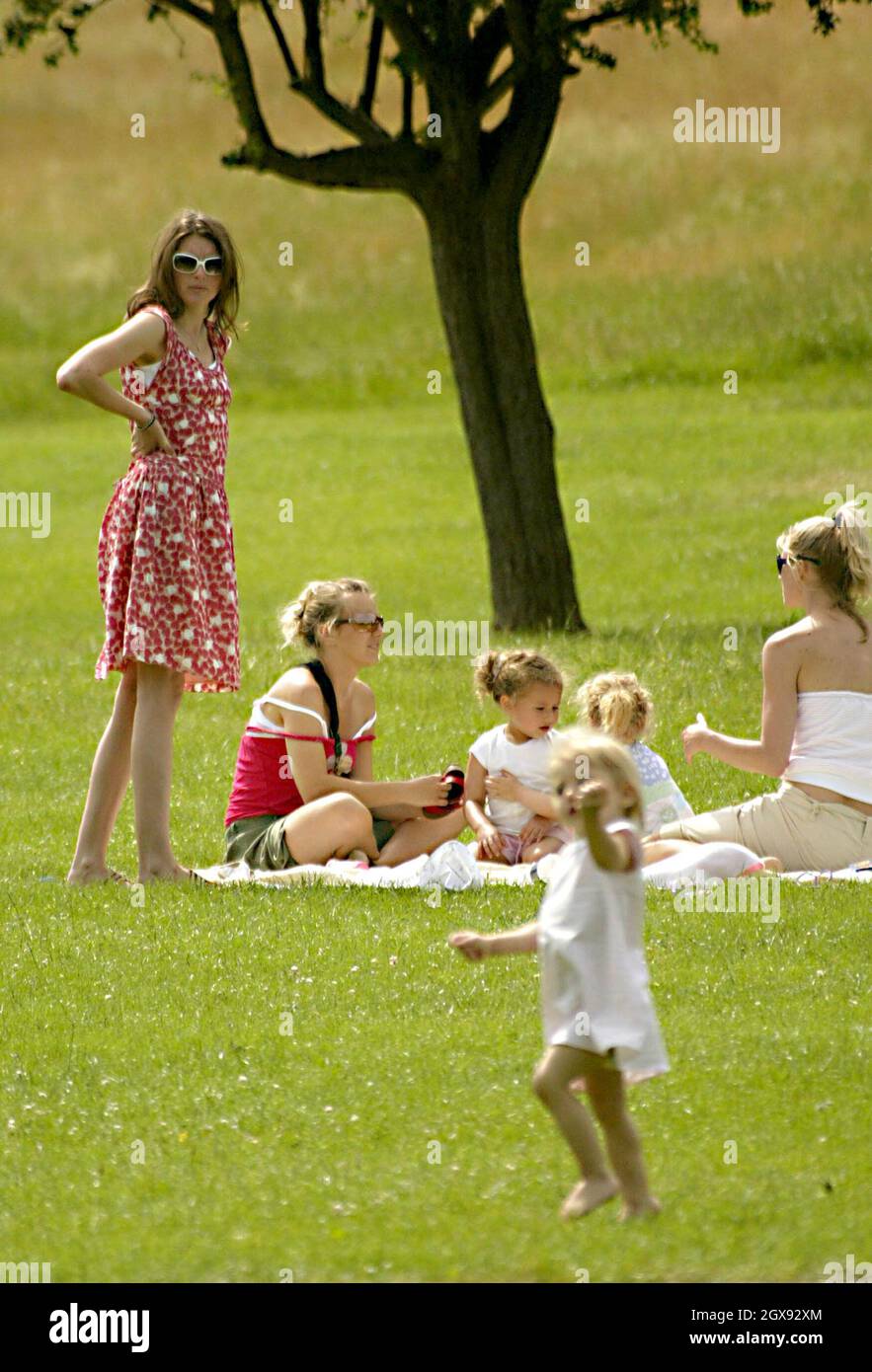Jools Oliver pictured relaxing on Primrose Hill with friends and her ...