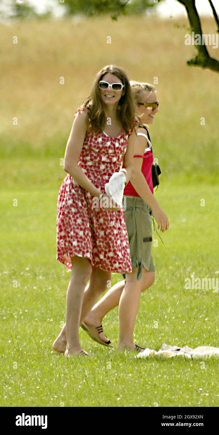 Jools Oliver pictured relaxing on Primrose Hill with friends and her ...
