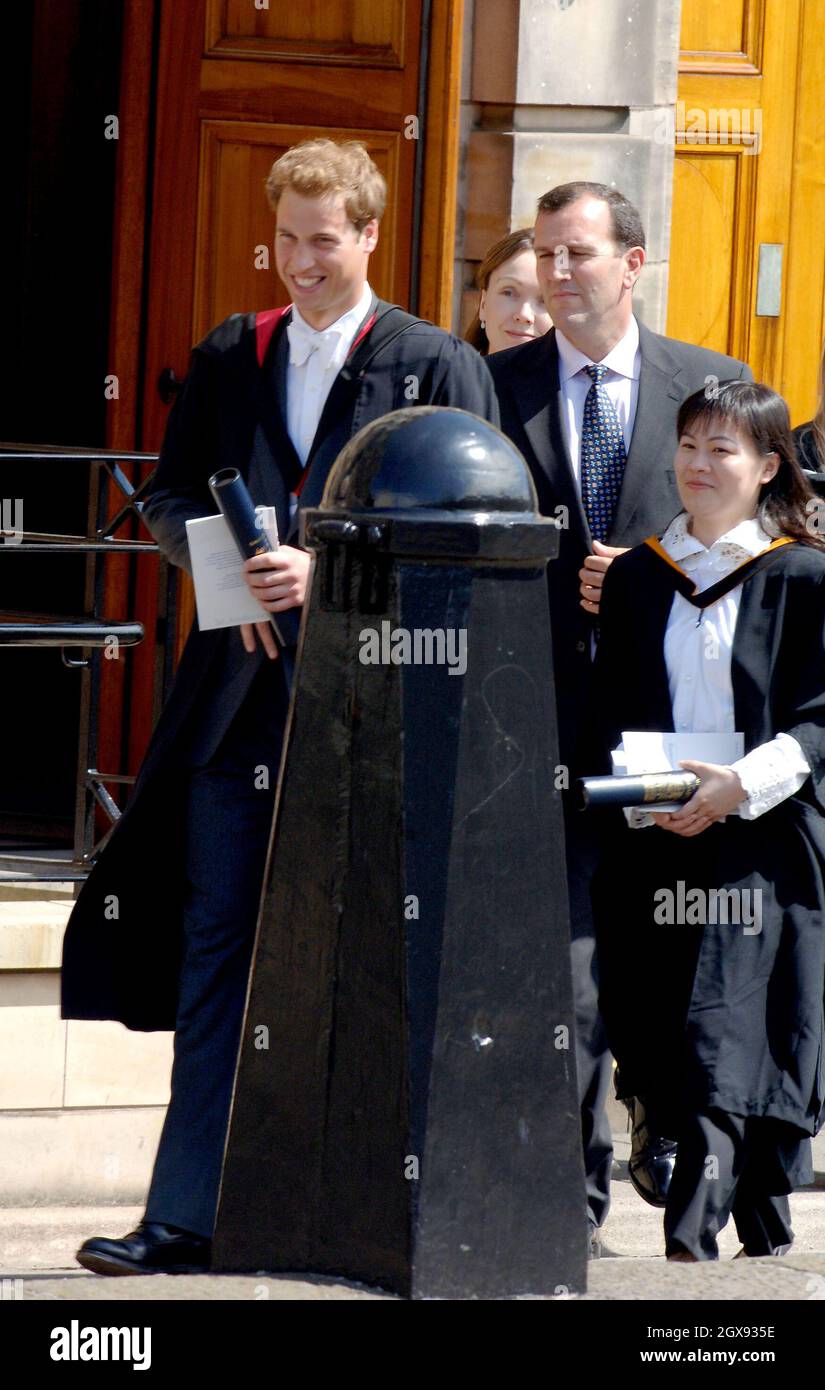 St andrews university graduation hi-res stock photography and images ...