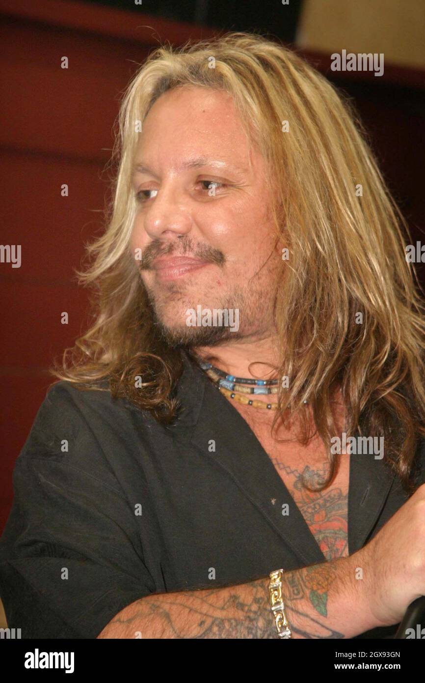 Vince neil motley crue hi-res stock photography and images - Alamy