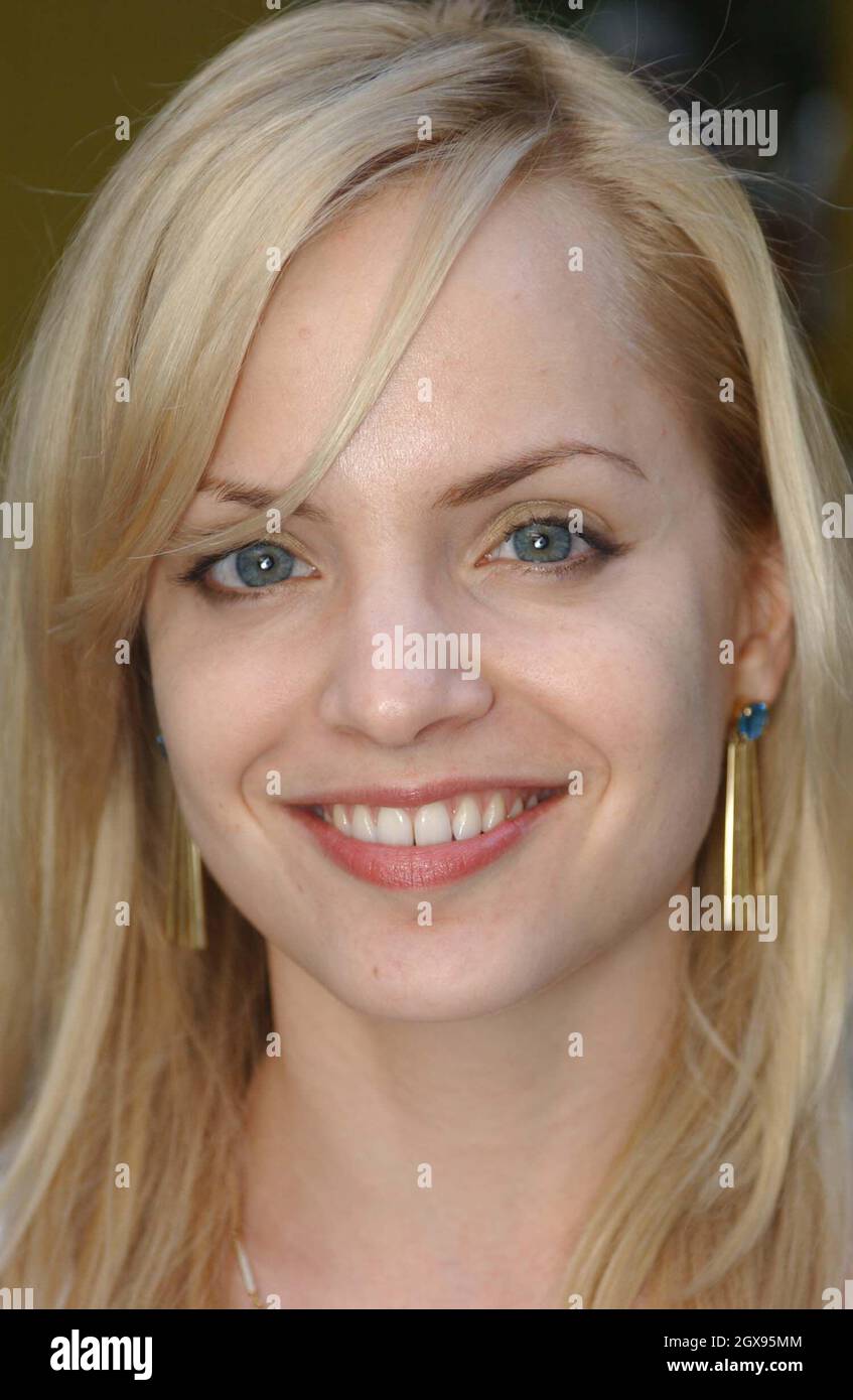 Mena Suvari Teeth