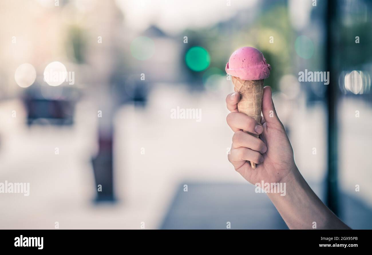 Hand holding ice cream free hi-res stock photography and images - Alamy
