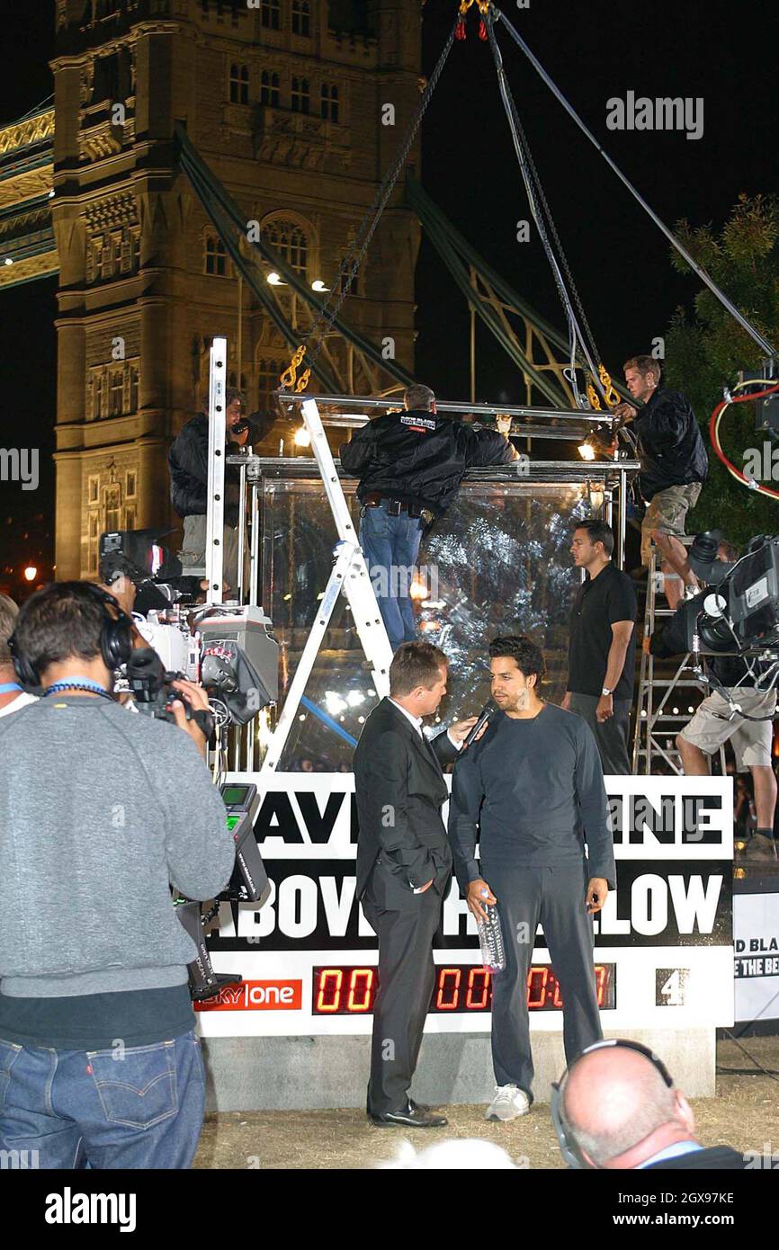 David Blaine enters a glass box at Tower Bridge and is suspended 40ft ...