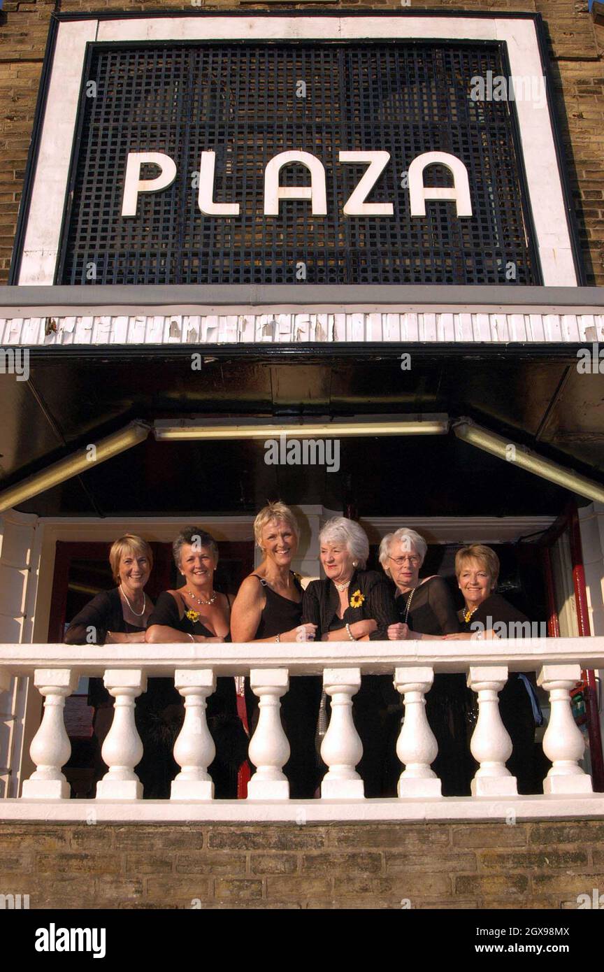 Original calendar girls hi-res stock photography and images - Alamy