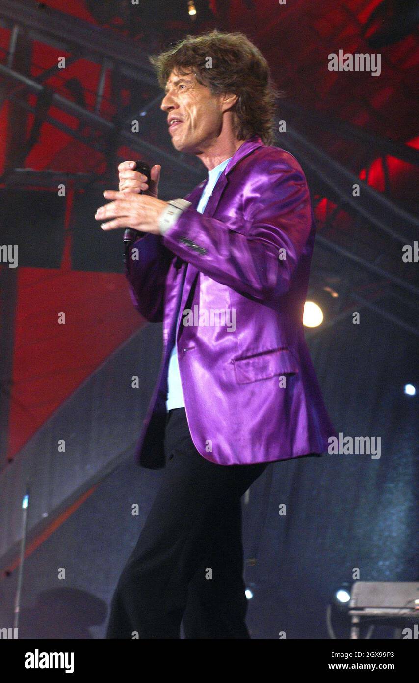 Mick Jagger singing live at Twickenham during the Rolling Stones' last ...