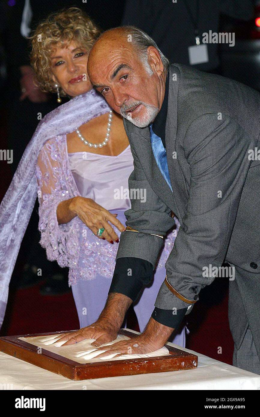 Sean Connery and wife at the film premiere of The LEAGUE of the ...