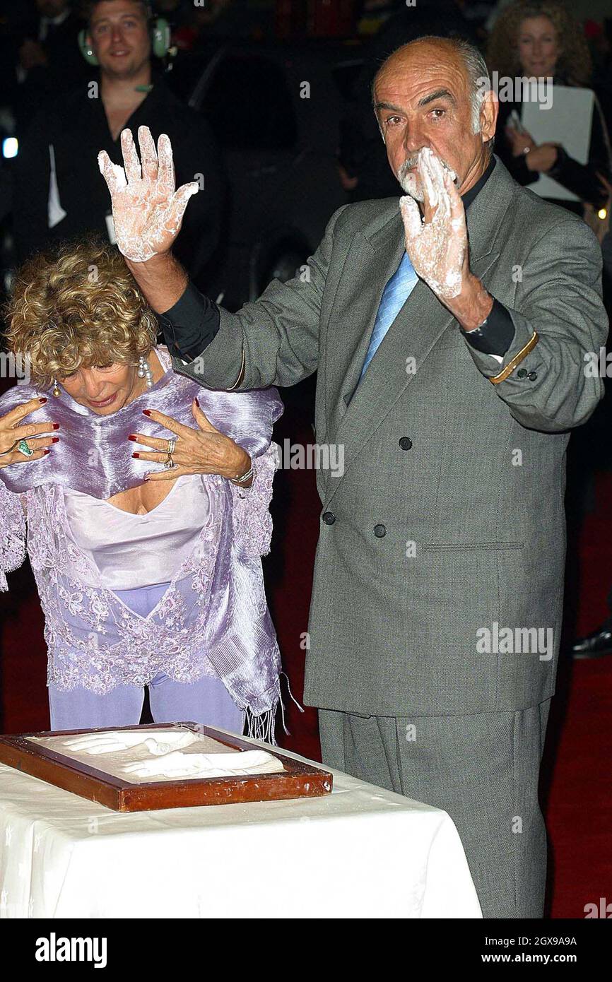 Sean Connery and wife at the film premiere of The LEAGUE of the ...