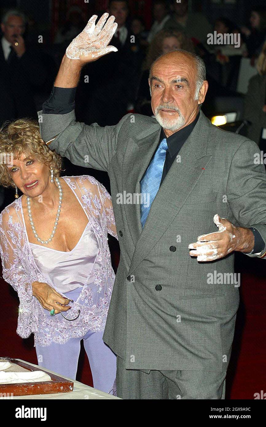 Sean Connery and wife at the film premiere of The LEAGUE of the ...