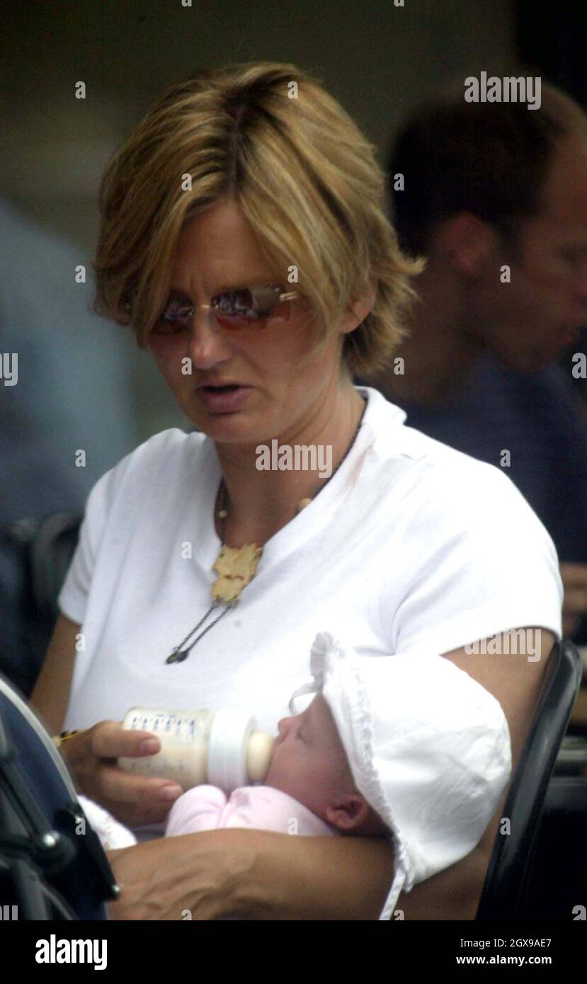 TV presenter Alice Beer does lunch and goes for a stroll with her newly ...