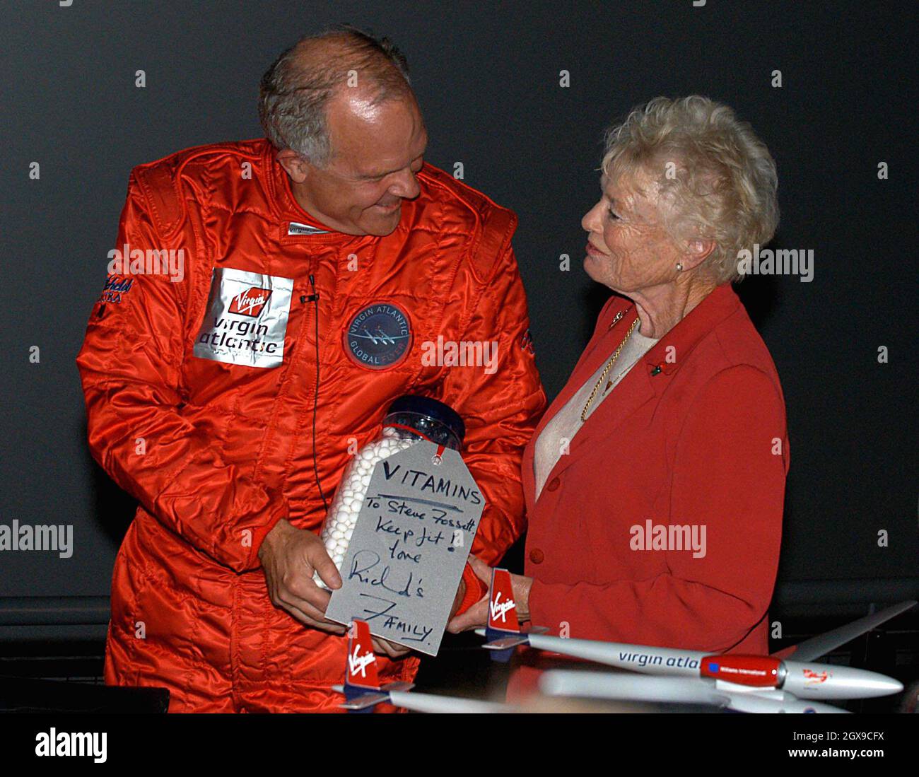 Richard branson steve fossett hi-res stock photography and images - Alamy