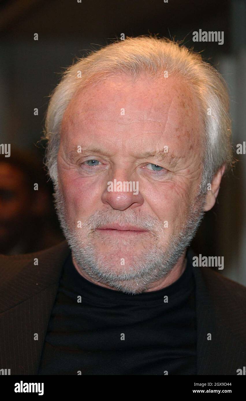 Anthony Hopkins at the London premiere of The Human Stain Stock Photo ...