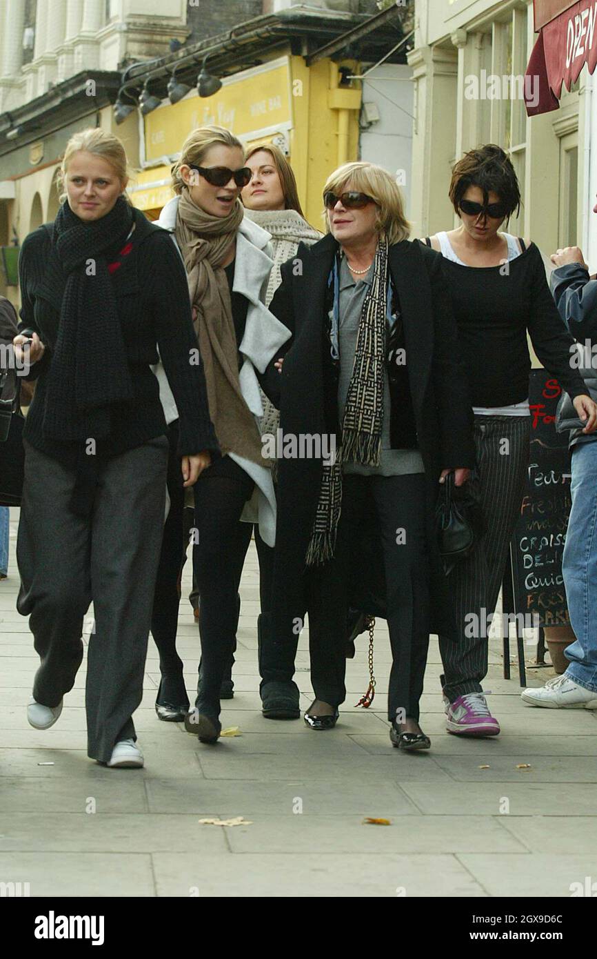 Kate Moss walks with Sadie Frost, Marianne Faithfull and other friends ...