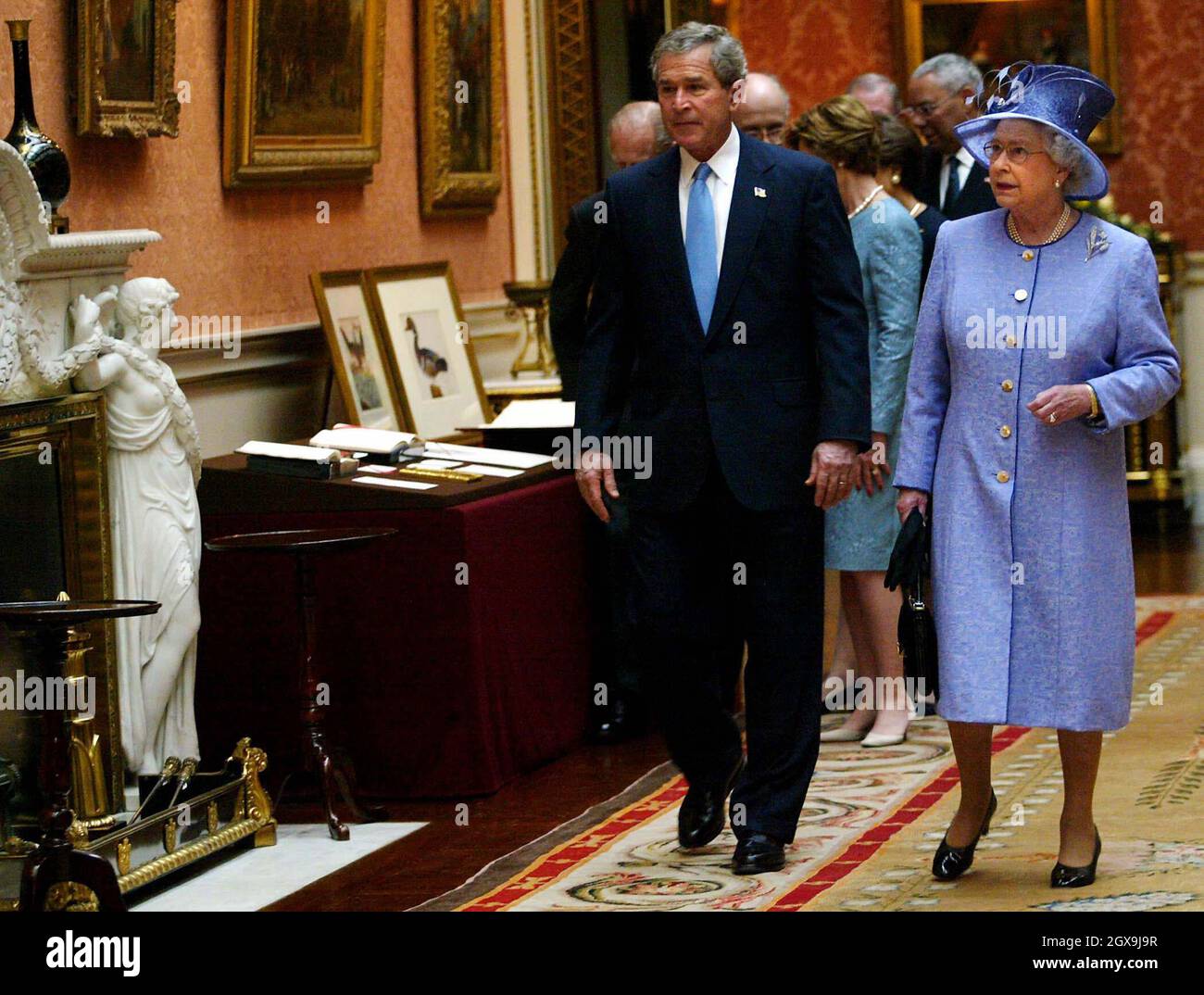 Britain s queen elizabeth ii hi-res stock photography and images - Alamy