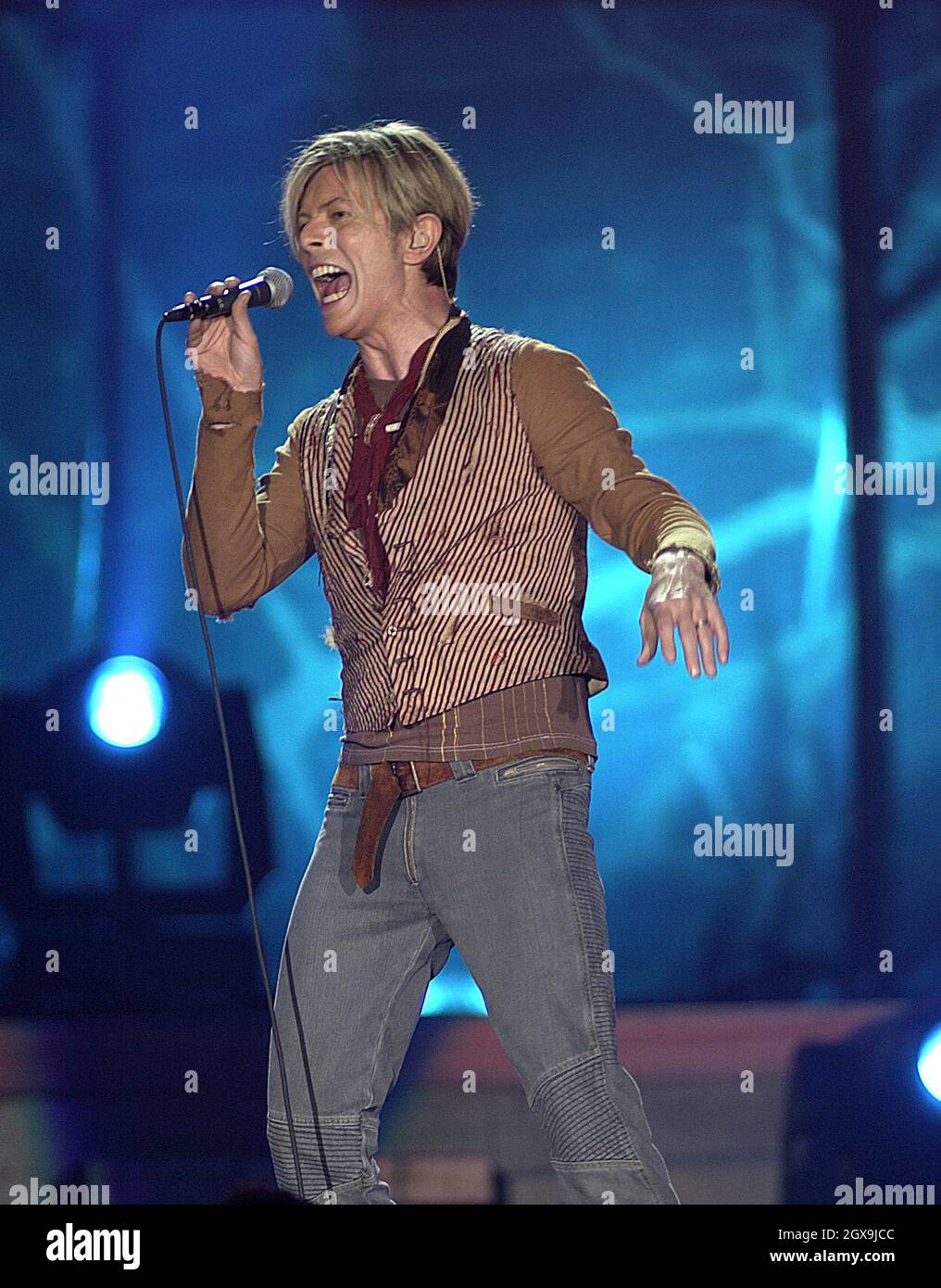 David bowie performing live hi-res stock photography and images - Alamy