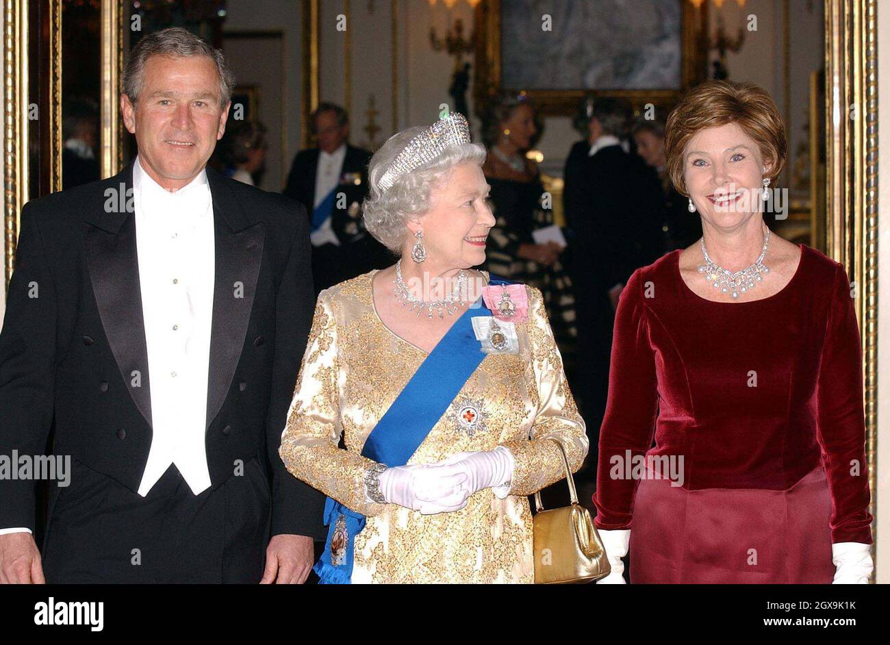 George Bush with The Queen at the State Banquet laid on for the US ...
