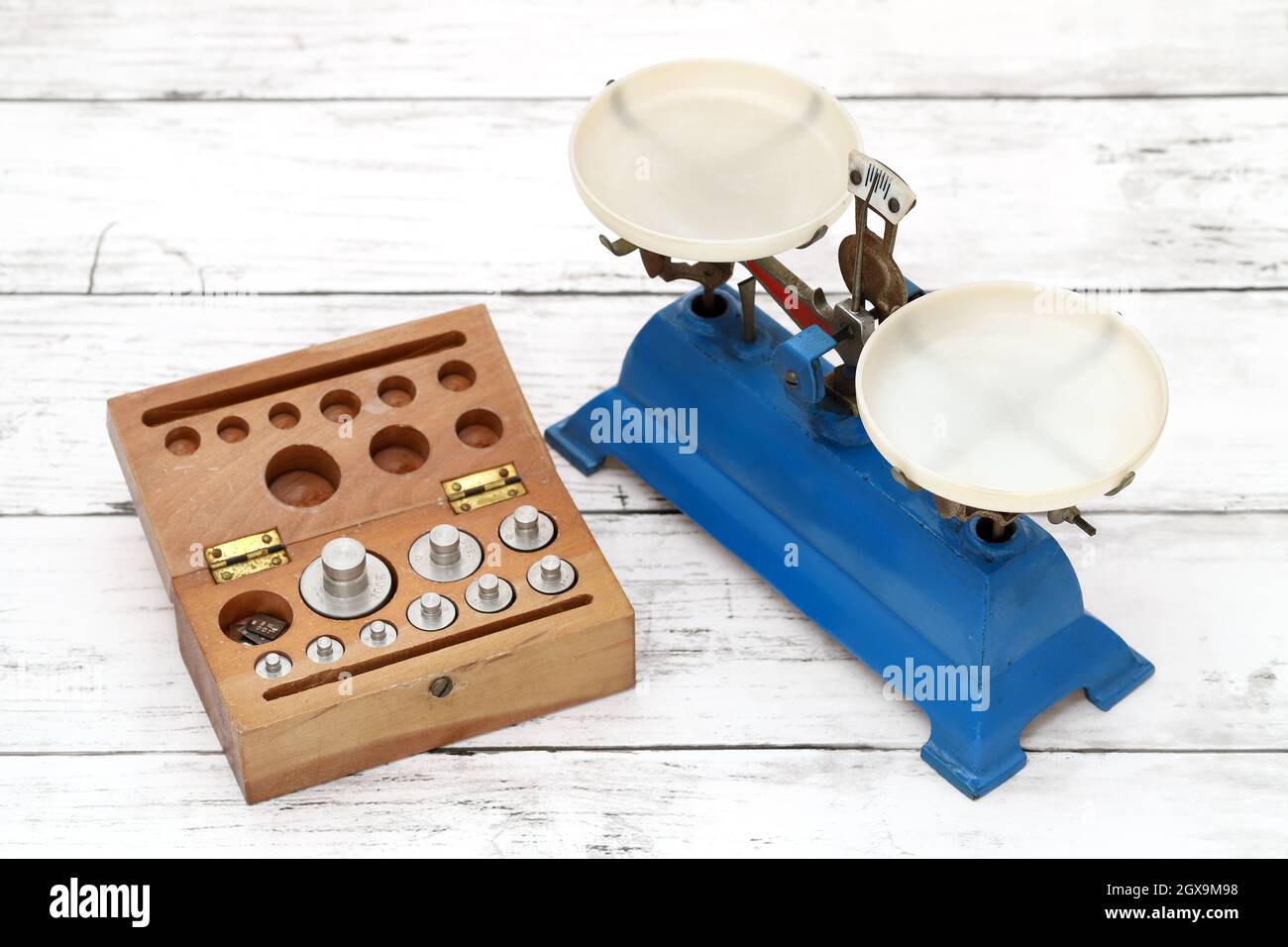 Scale balance hi-res stock photography and images - Alamy