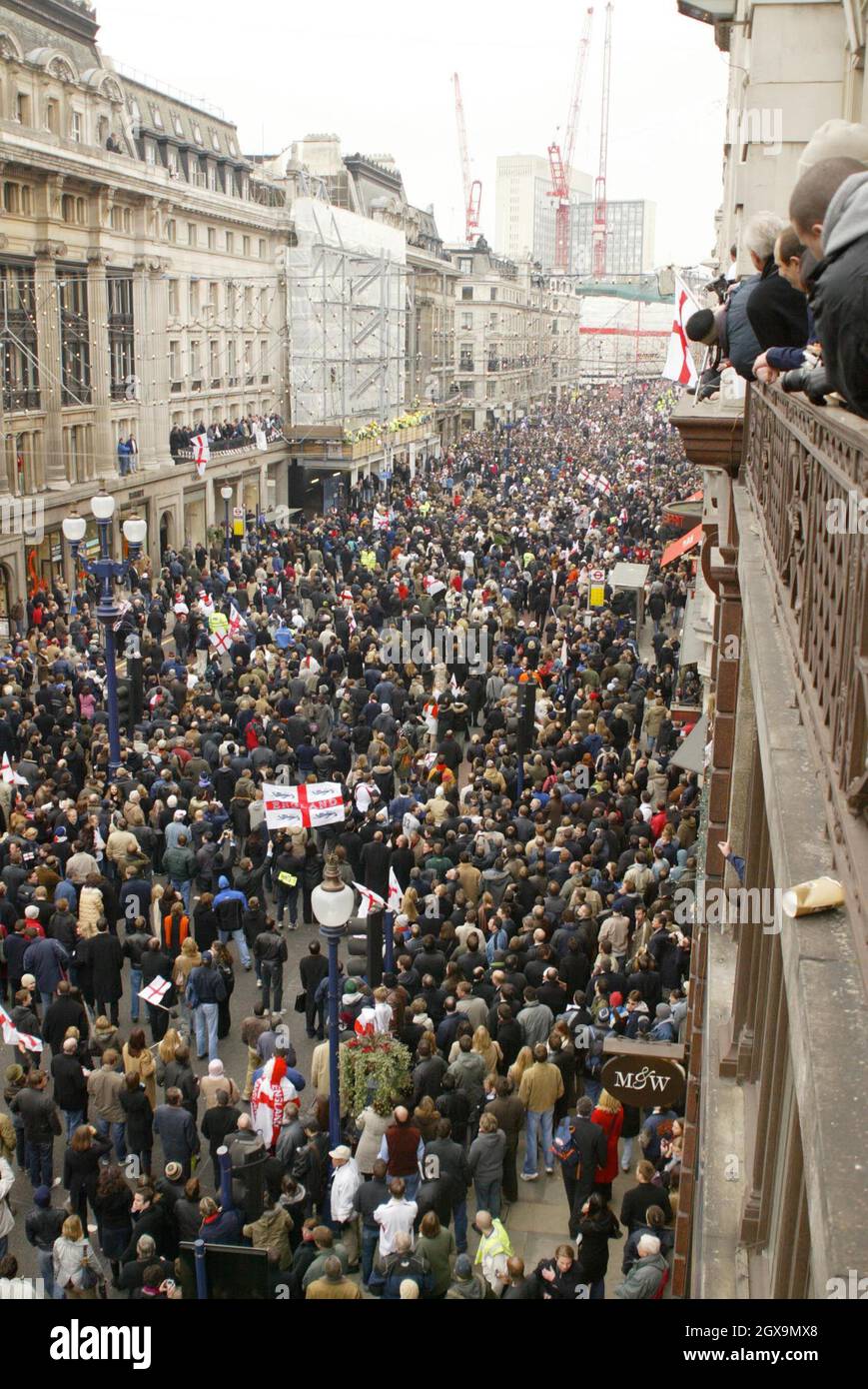 England rugby team bus hi-res stock photography and images - Alamy