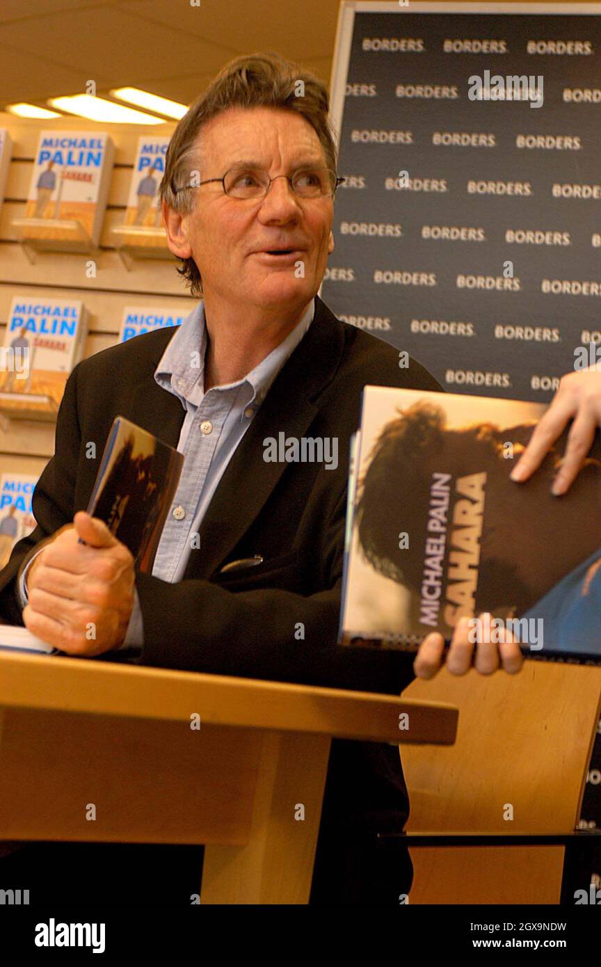 Borders oxford street london hi-res stock photography and images - Alamy