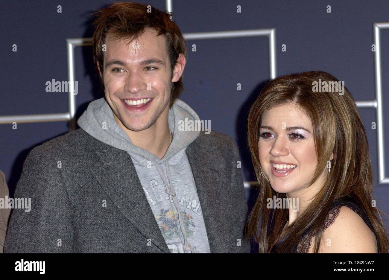 Pop Idols Will Young (UK) and Kelly Clarkson (US) pictured at a ...