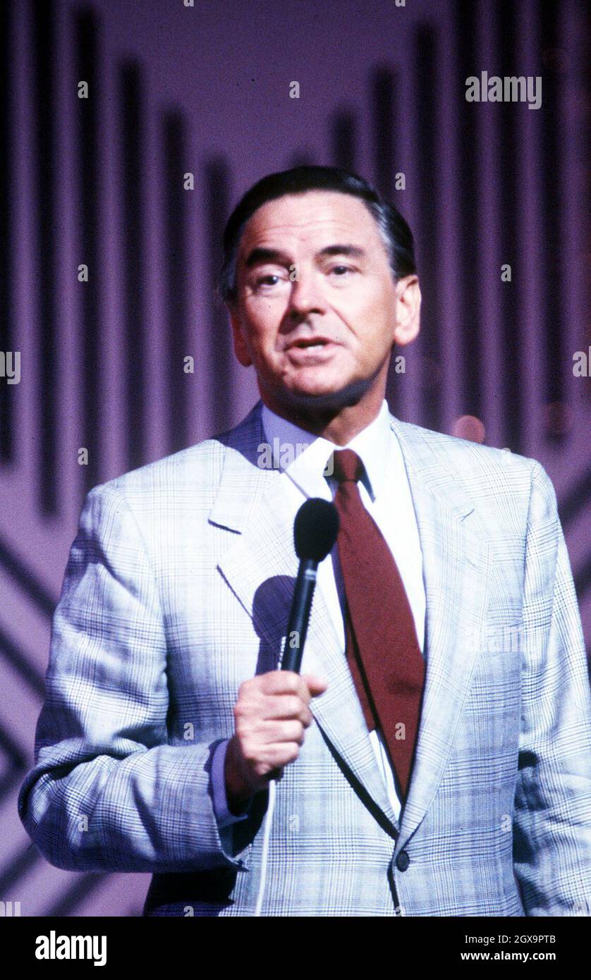 Bob monkhouse hi-res stock photography and images - Alamy