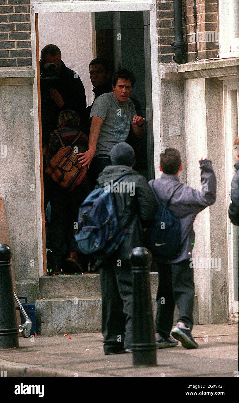 1HUGH GRANT FILMING 'ABOUT A BOY' AT CLERKENWELL GREEN IN LONDON. THE ...