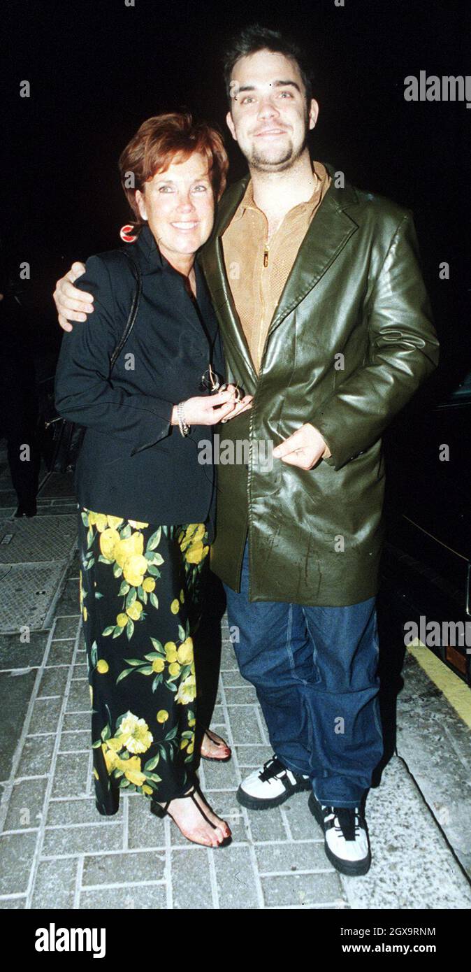 robbie williams and his mother Stock Photo - Alamy
