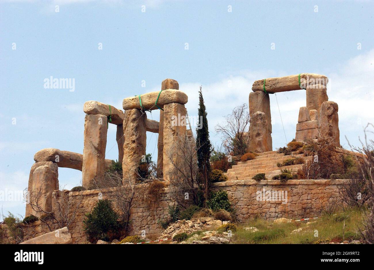 Brad Pitt on the set of Troy in Malta Stock Photo - Alamy