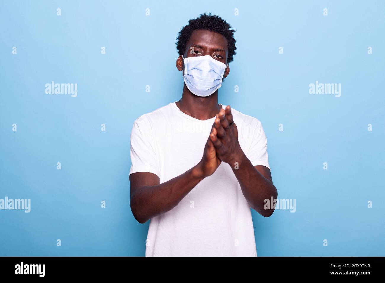 Hands clapping african hi-res stock photography and images - Alamy