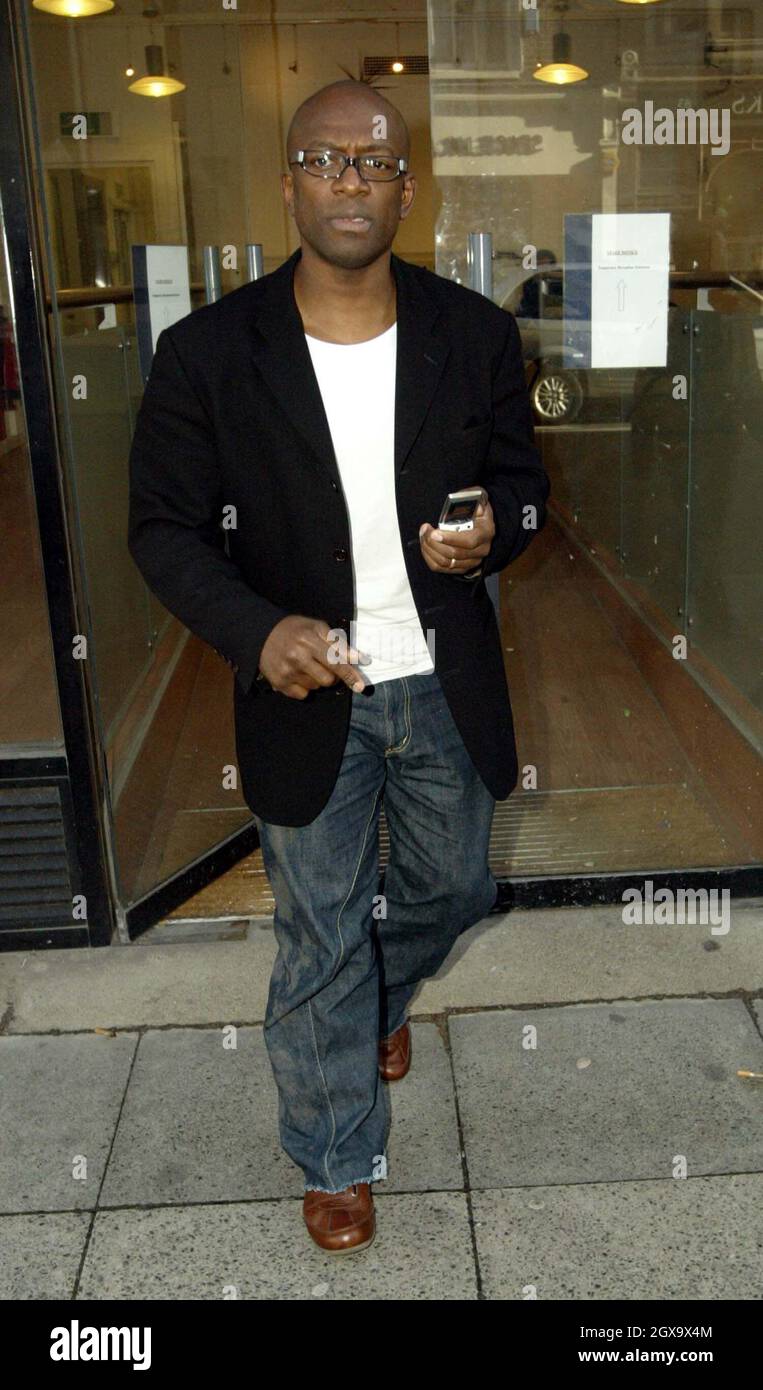 Tony morris (opera singer) leaving a studio in North London Stock Photo ...