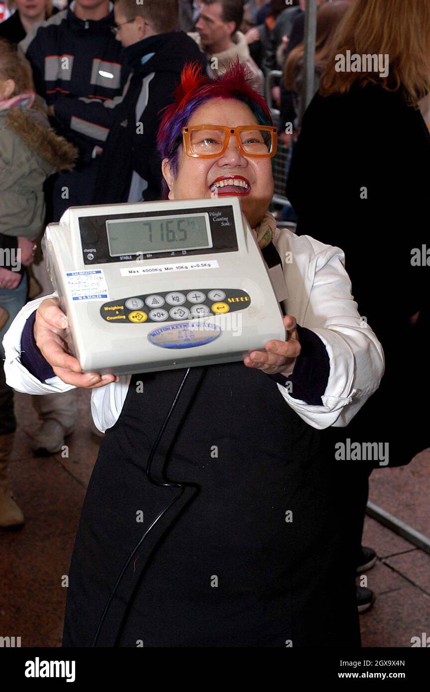 Top oriental chef Nancy Lam set the world record for the 'World's ...