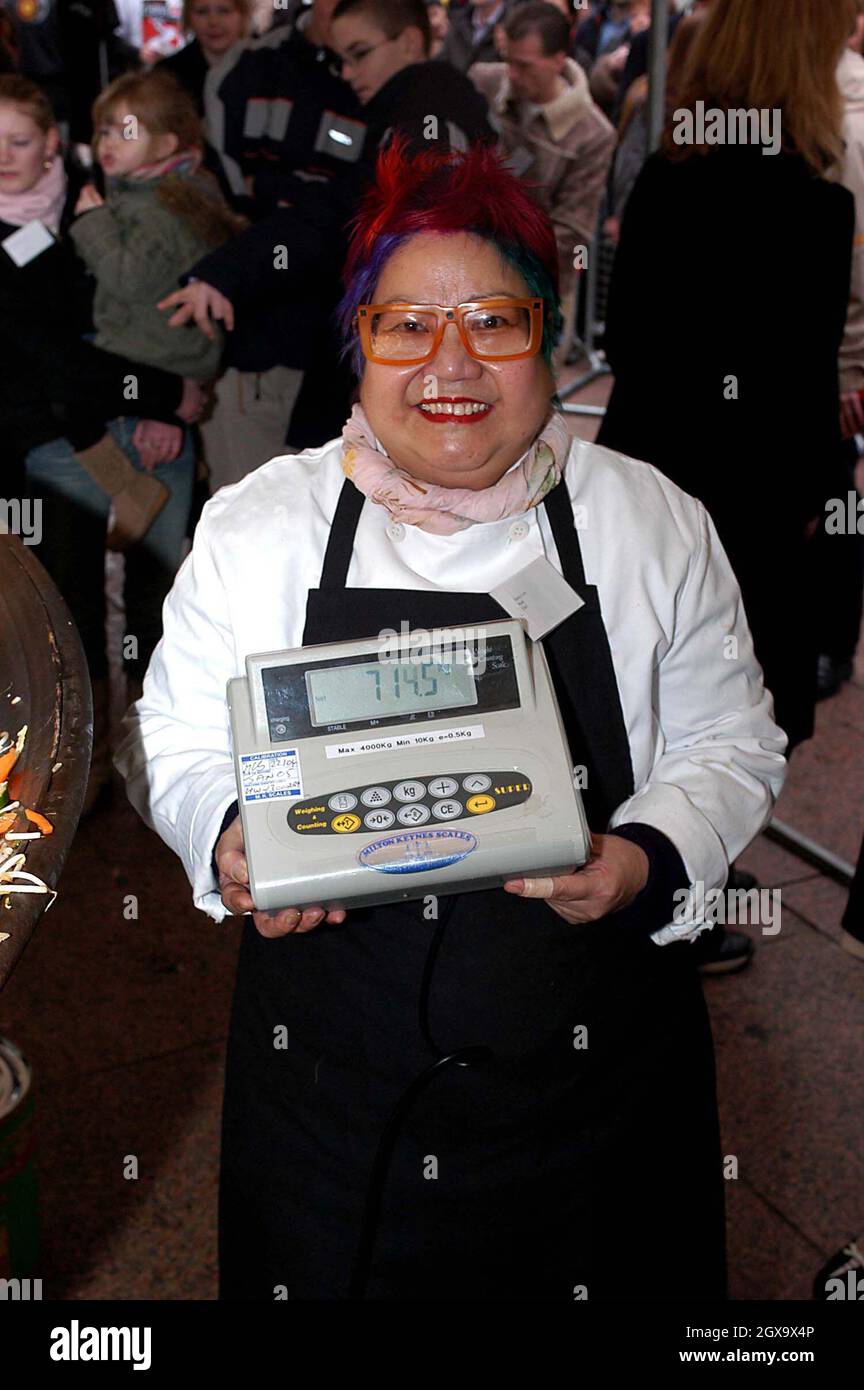 Top oriental chef Nancy Lam set the world record for the 'World's ...