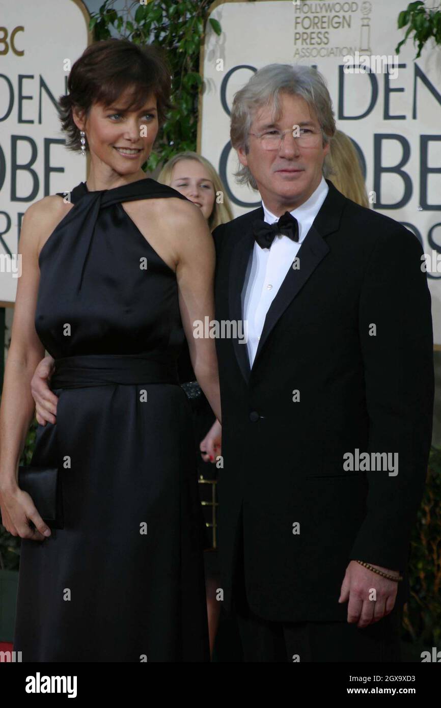 Richard Gere and Carey Lowell at the 2004 Golden Globe Awards Stock ...