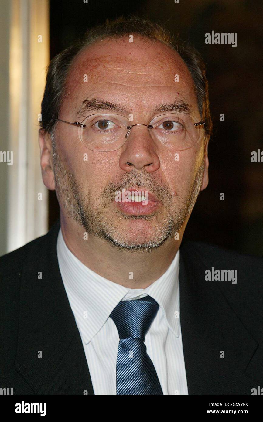 Dr peter piot executive director hi-res stock photography and images ...