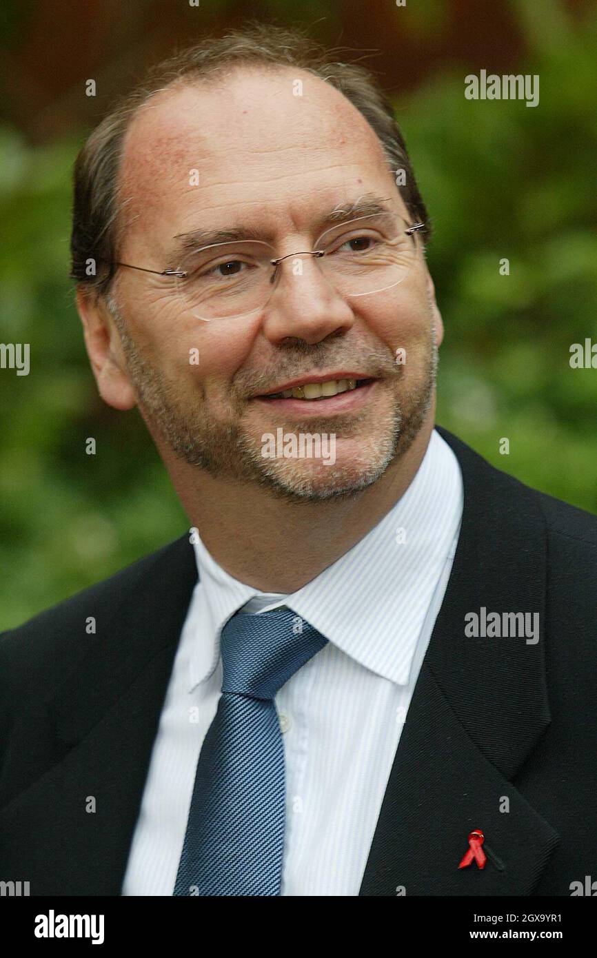 Dr Peter Piot (executive Director and under Secretary-General of the ...