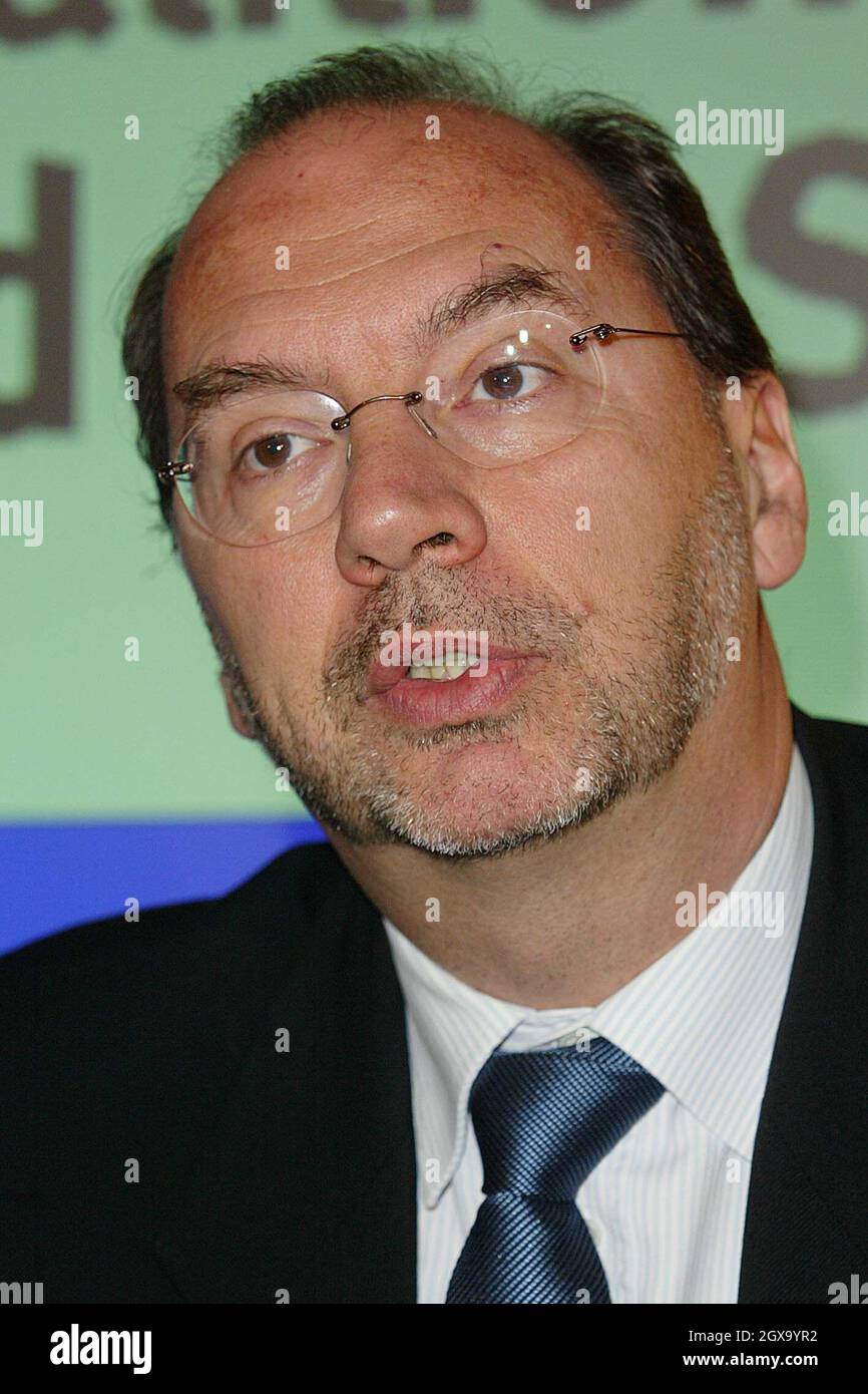 Dr peter piot executive director hi-res stock photography and images ...