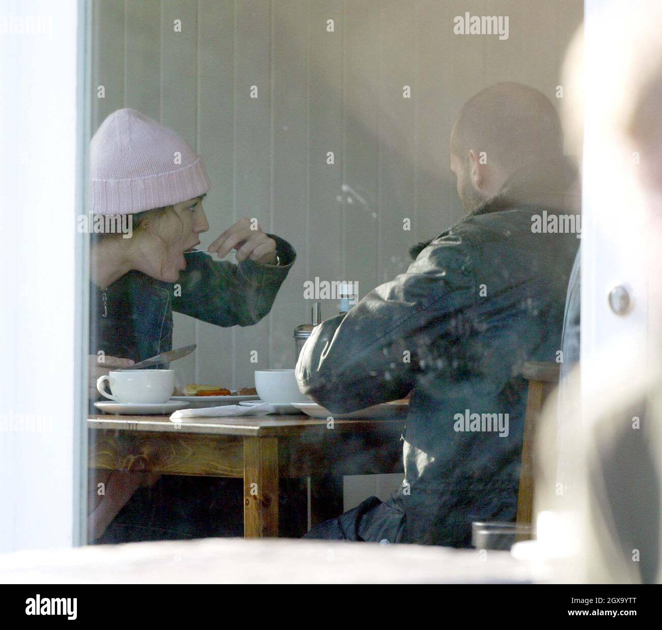 Kelly Brook and Jason Statham having breakfast then shopping in South ...