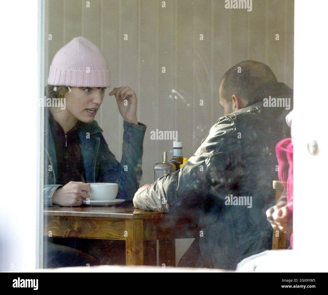 Kelly Brook and Jason Statham having breakfast then shopping in South ...